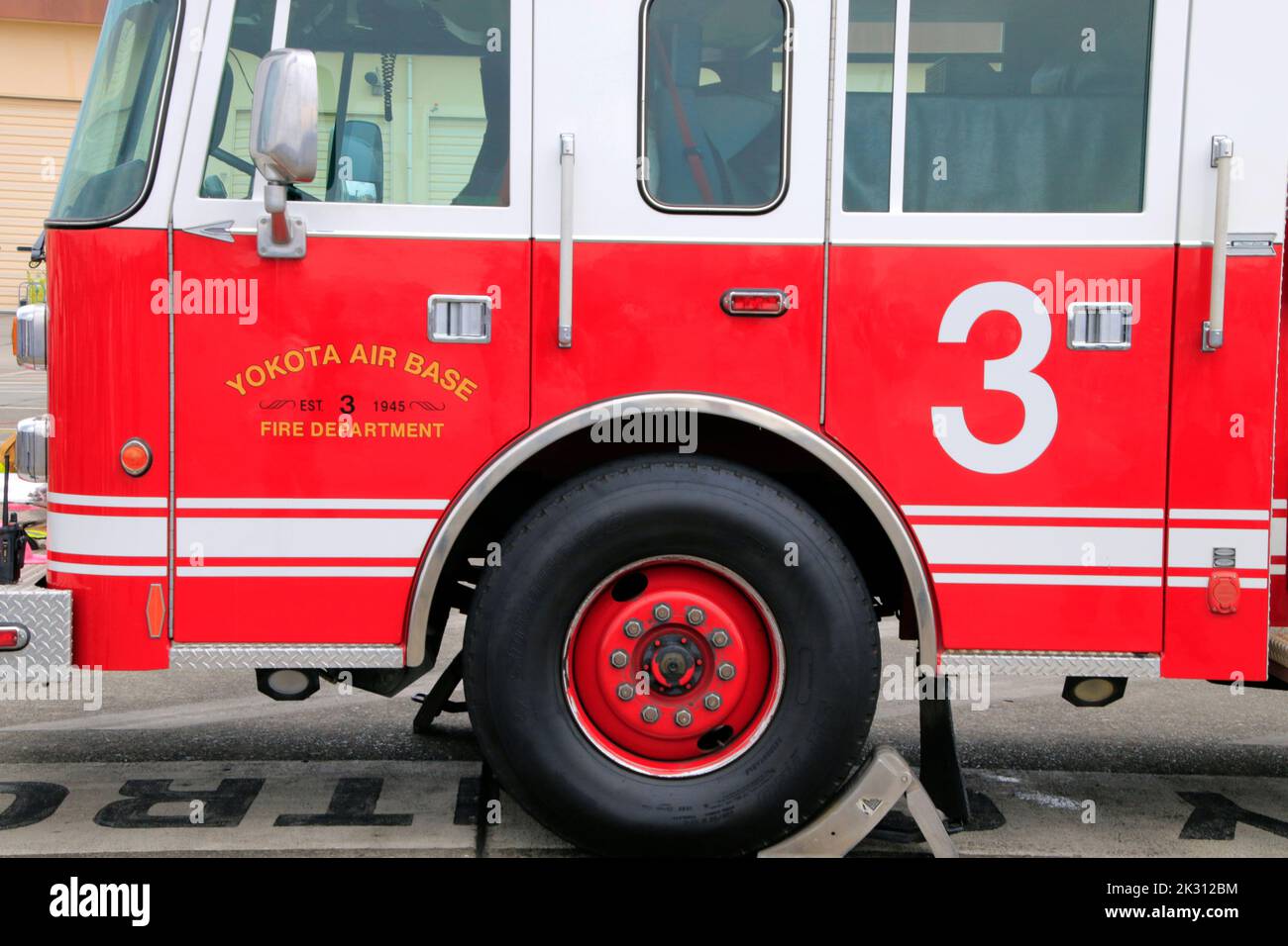US Air Force fire engine at Yokota Air Base Stock Photo - Alamy