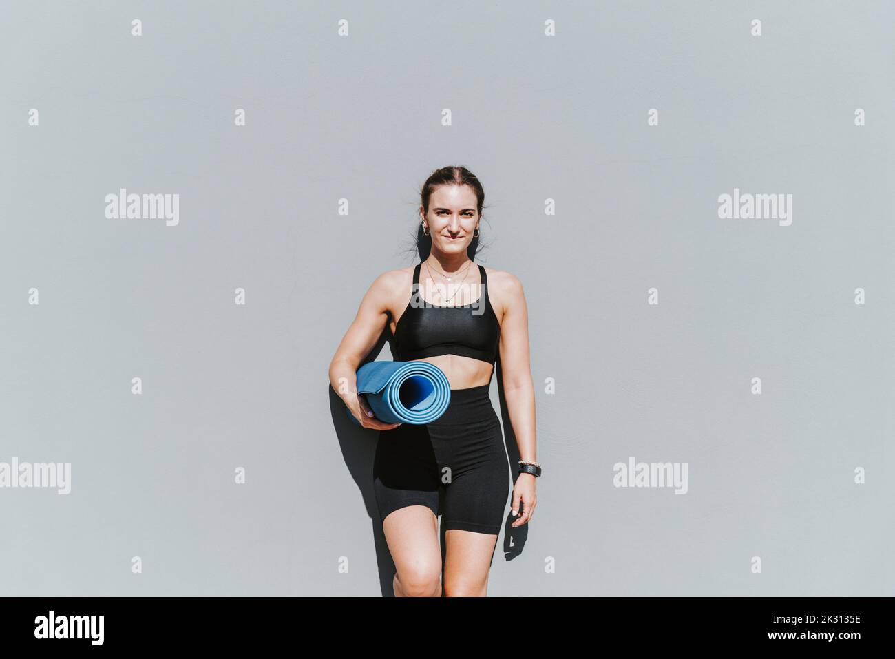 Beautiful young woman workout hi-res stock photography and images - Alamy