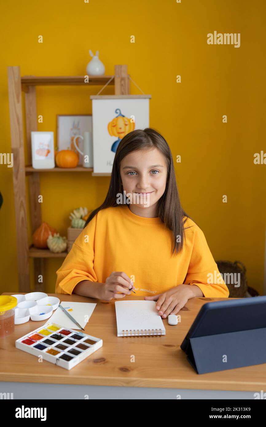 Girl sketch hi-res stock photography and images - Alamy