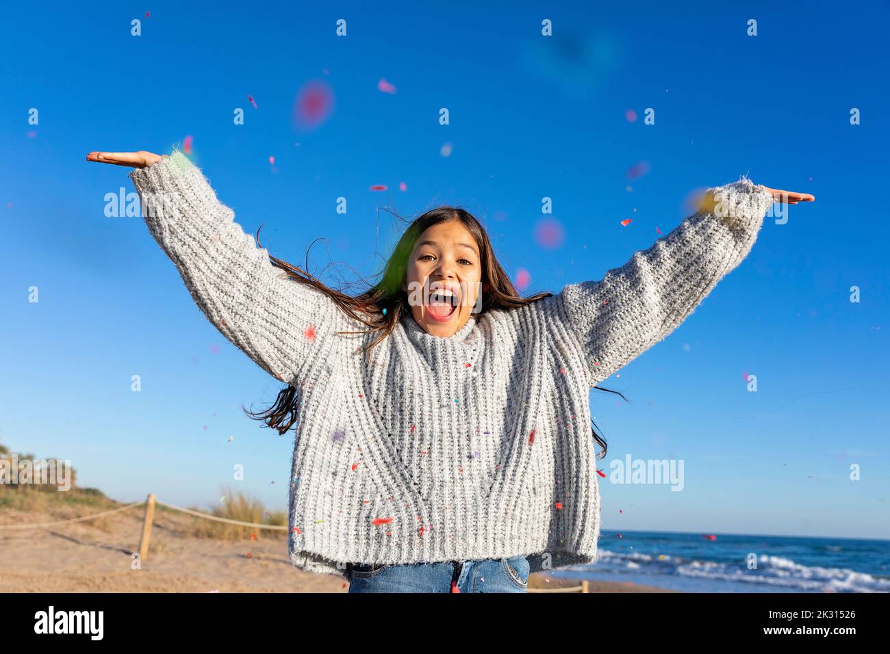 Throwing confetti hi-res stock photography and images - Alamy