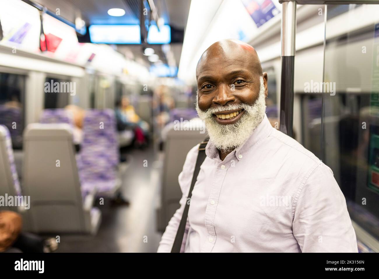 American commuter train hi-res stock photography and images - Alamy