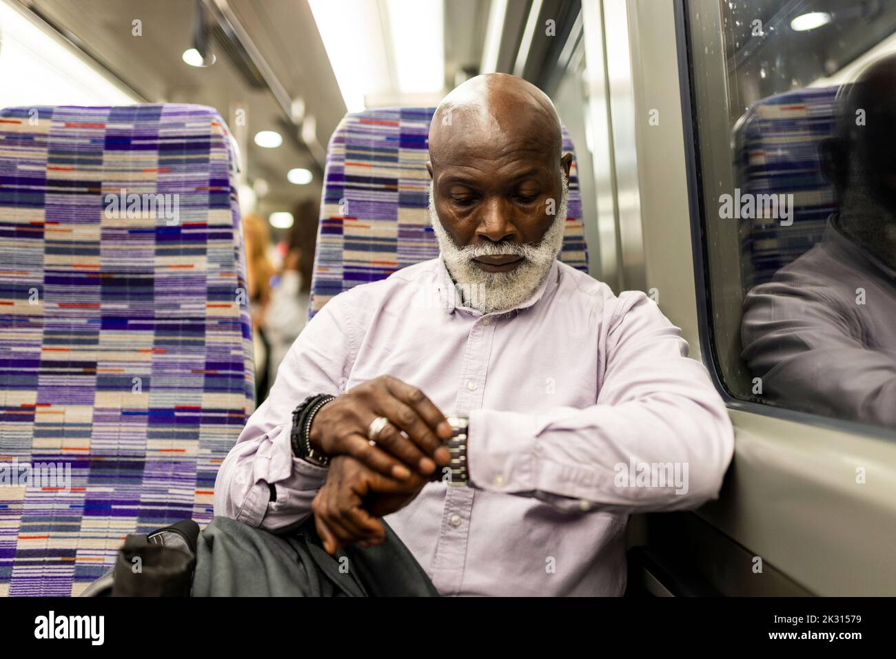 American commuter train hi-res stock photography and images - Alamy