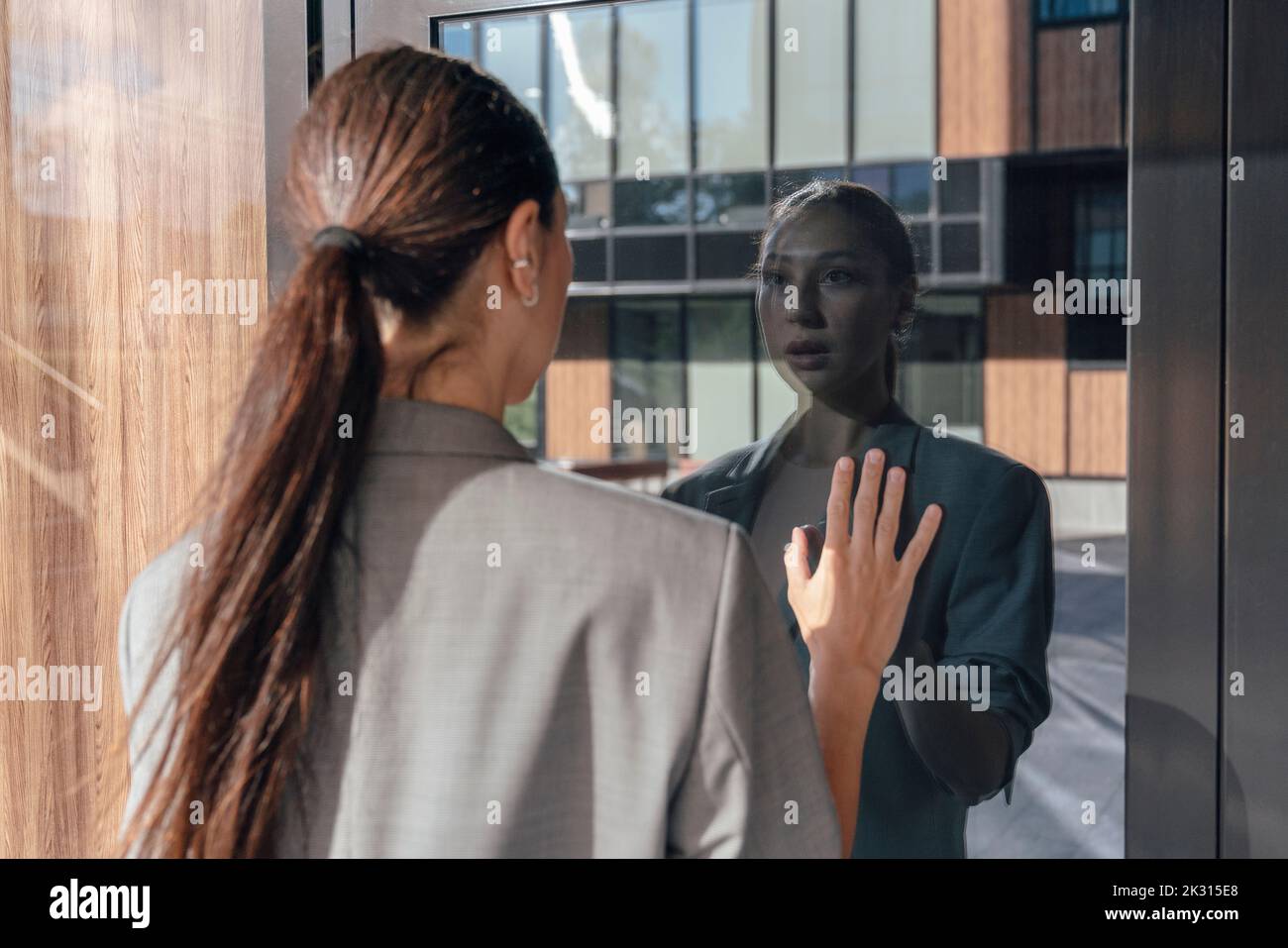 Reflection glass hi-res stock photography and images - Alamy