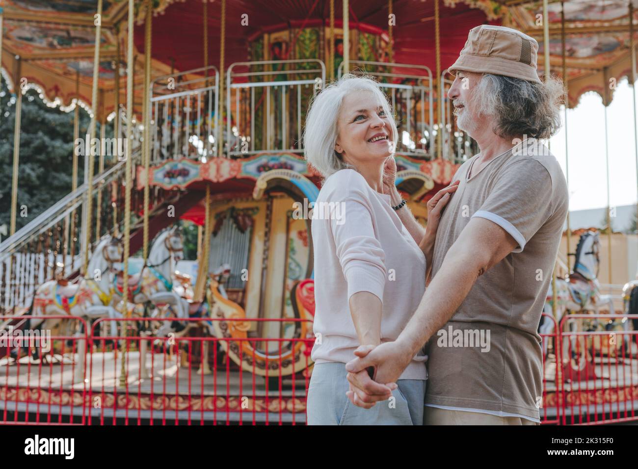 Holding hands and dancing hi-res stock photography and images - Alamy