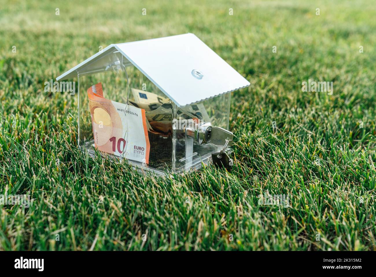 Money shape hi-res stock photography and images - Alamy