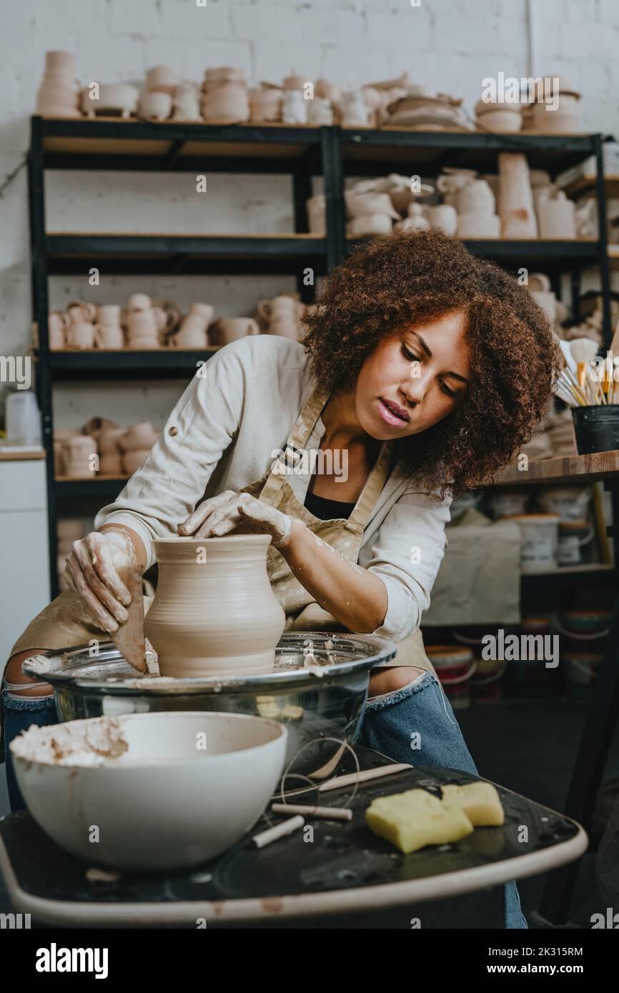 Pottery artist young female hi-res stock photography and images - Alamy