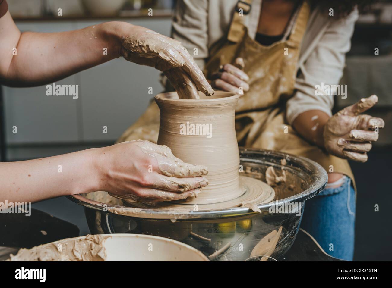 Hands of potter molding shape by woman in workshop Stock Photo - Alamy