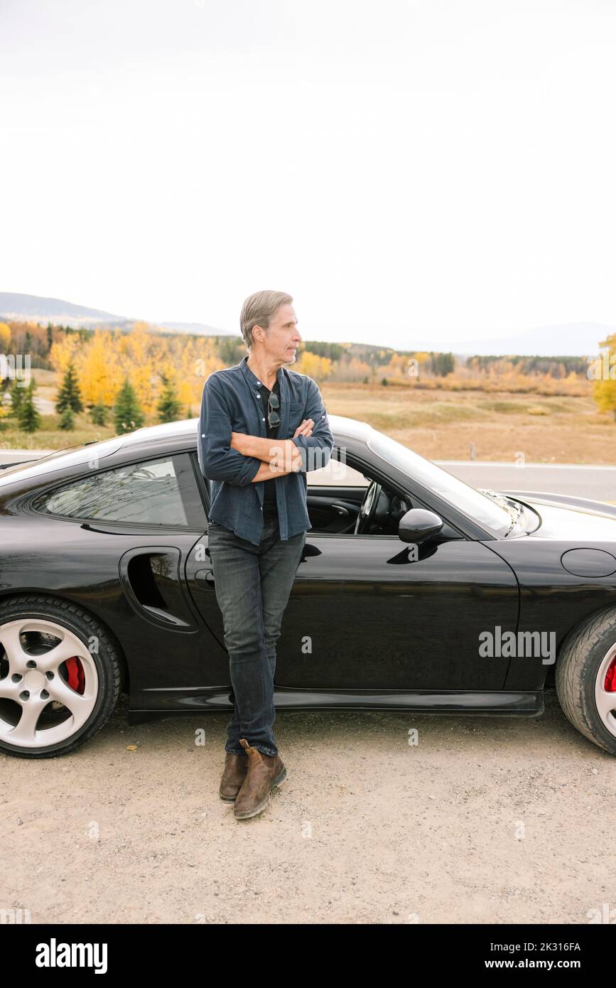 Man next to the car hi-res stock photography and images - Alamy