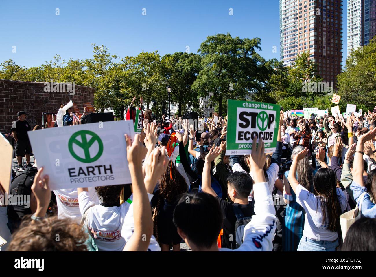New York City, United States. 23rd Sep, 2022. A large crowd of ...