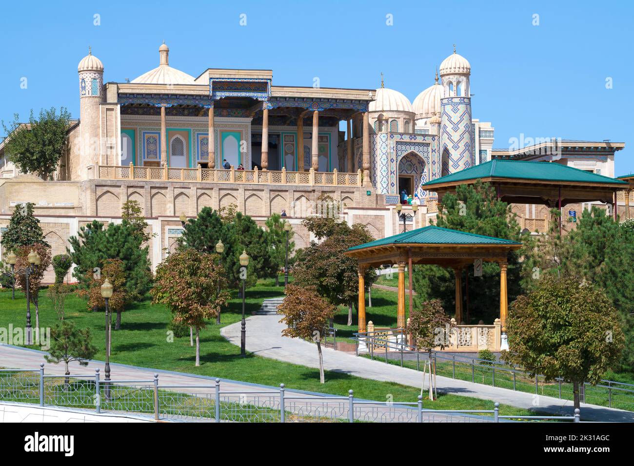 Uzbekistan mausoleum of karimov hi-res stock photography and images - Alamy