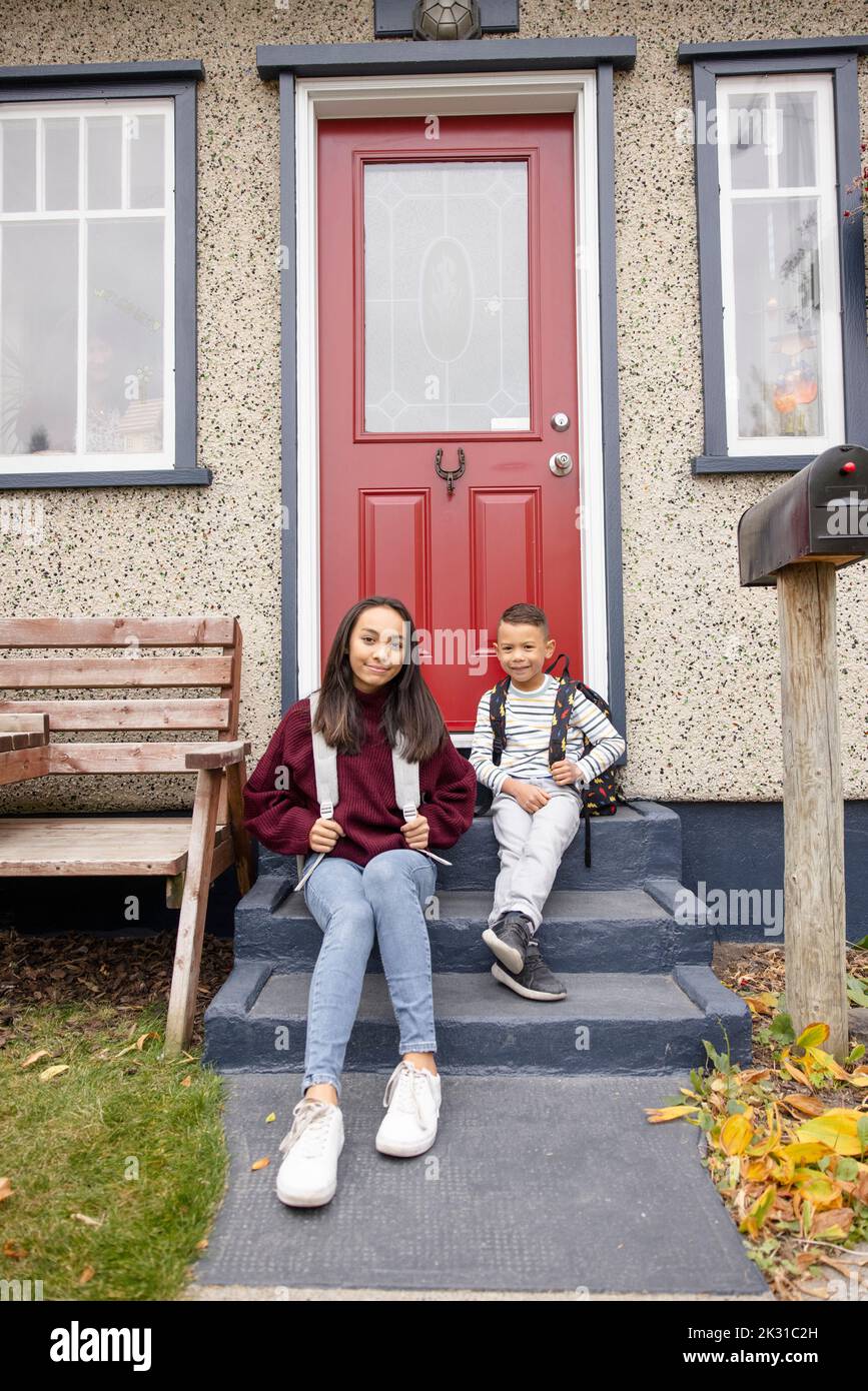 Teen door door hi-res stock photography and images - Alamy