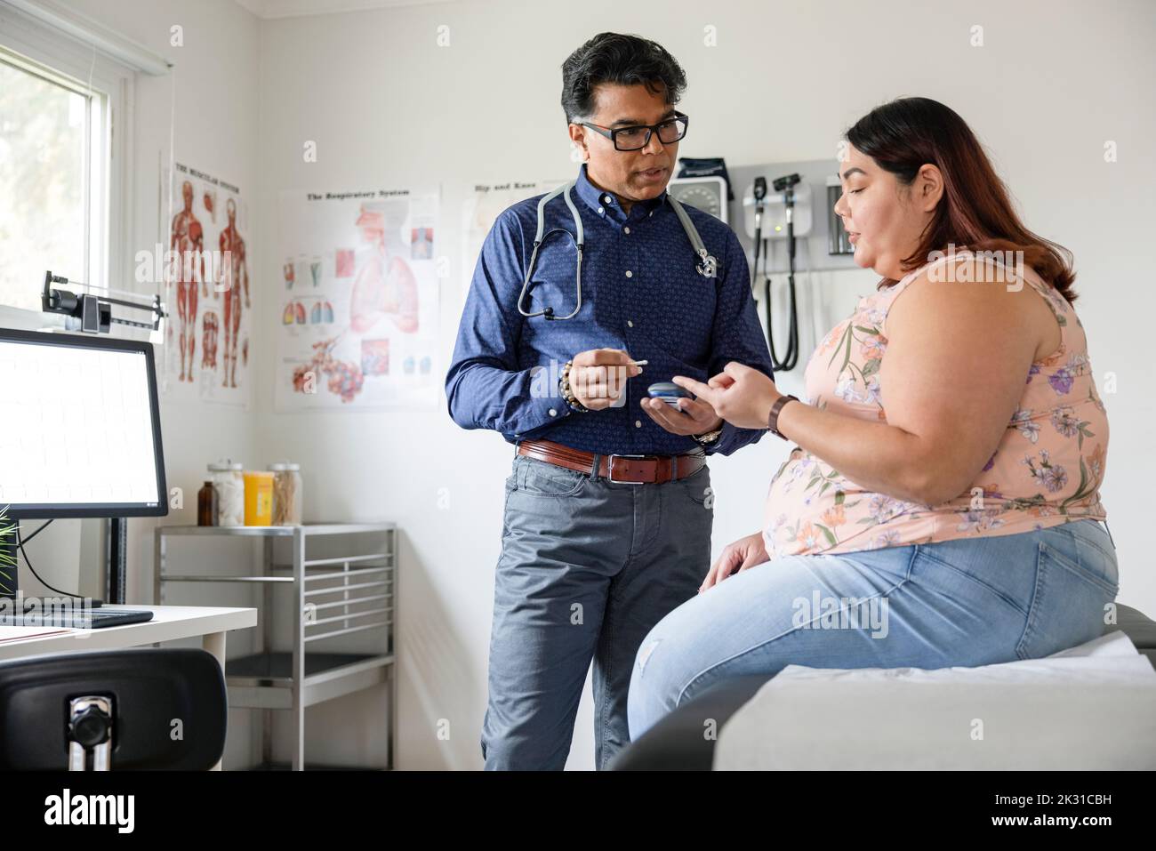 Doctor patient check hi-res stock photography and images - Alamy