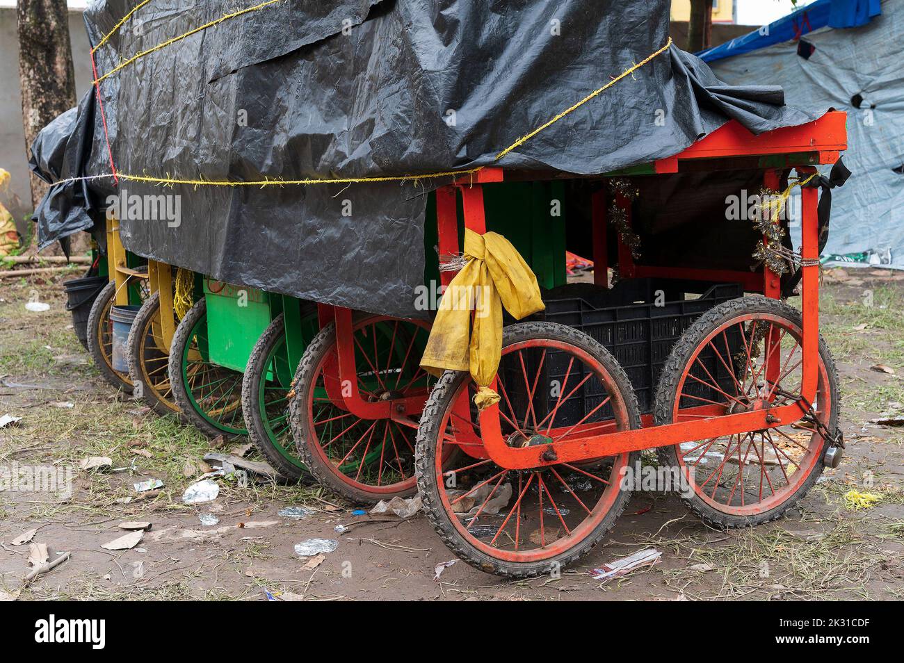 Moblie food stalls hi-res stock photography and images - Alamy