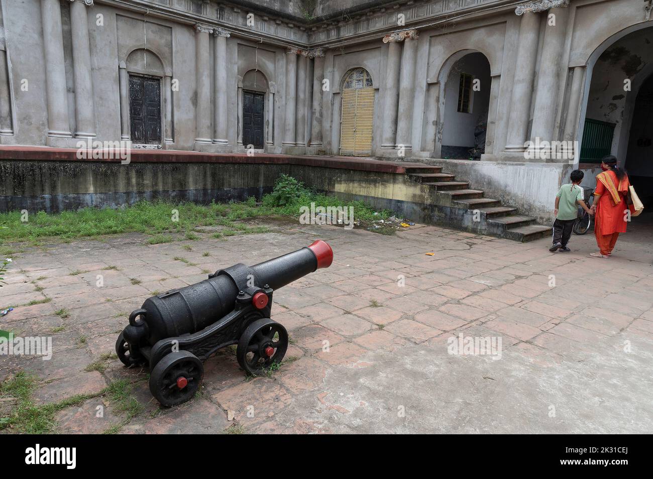 Howrah, West Bengal, India - 26th October 2020 : Old cannon at Shib ...