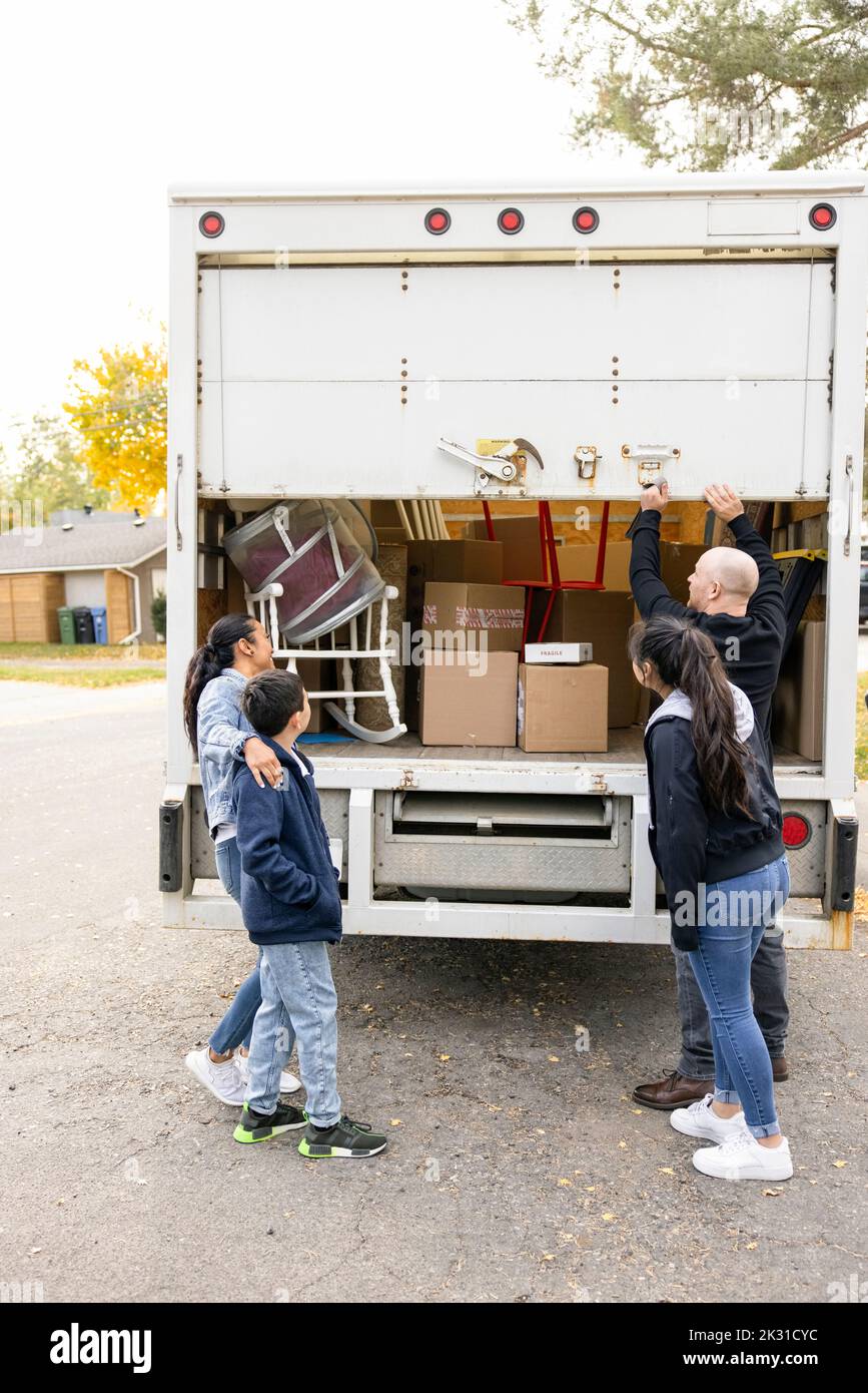 Open moving bonding hi-res stock photography and images - Alamy