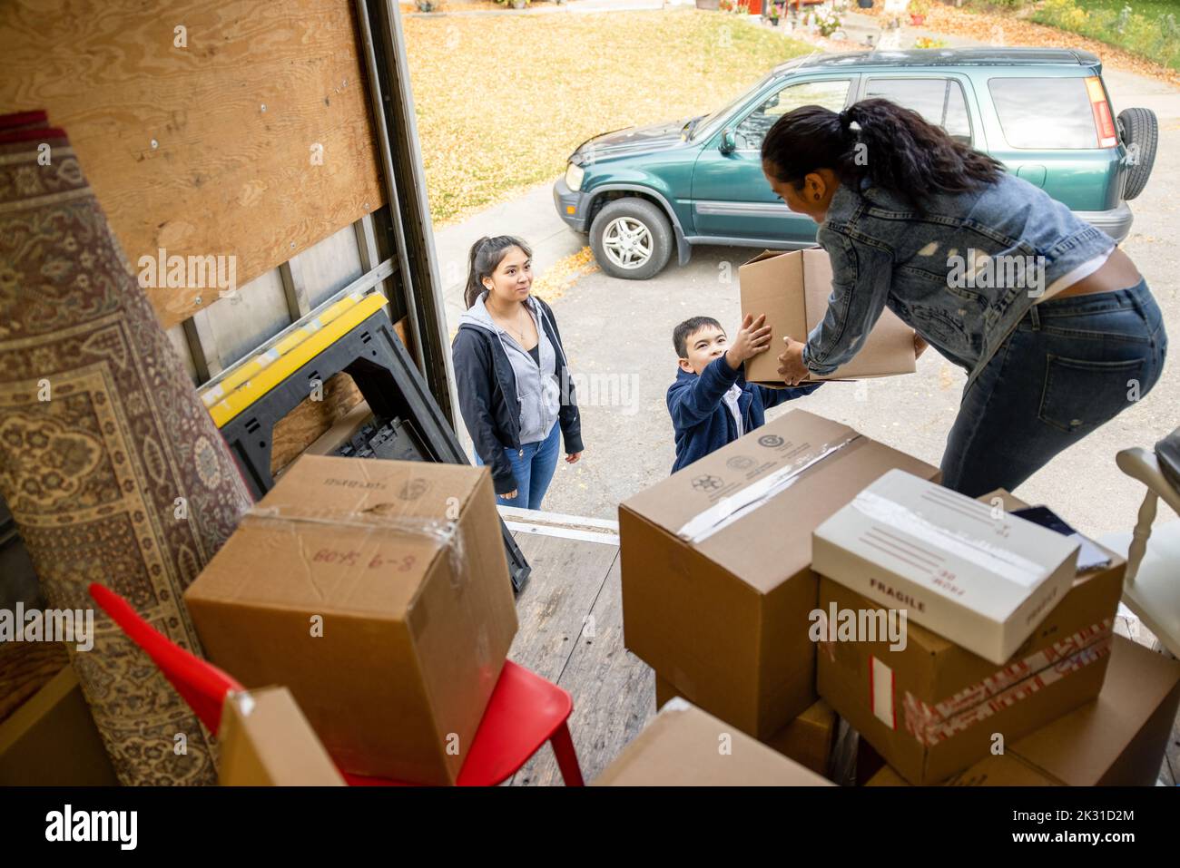 Family moving boxes teen hi-res stock photography and images - Alamy
