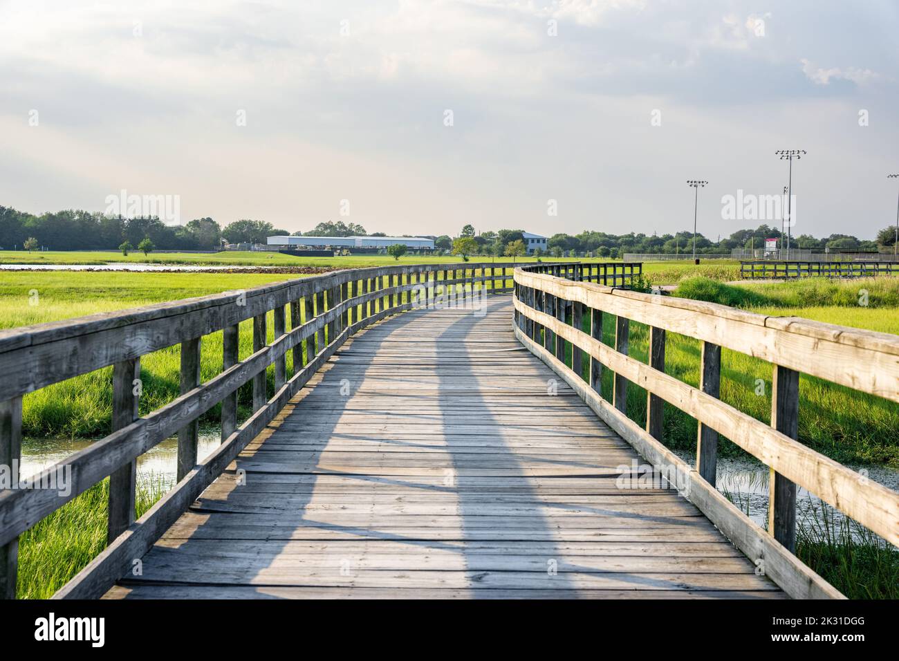 Bridge over pond hi-res stock photography and images - Alamy