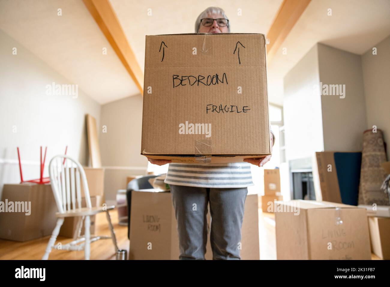 Carrying moving box hi-res stock photography and images - Alamy