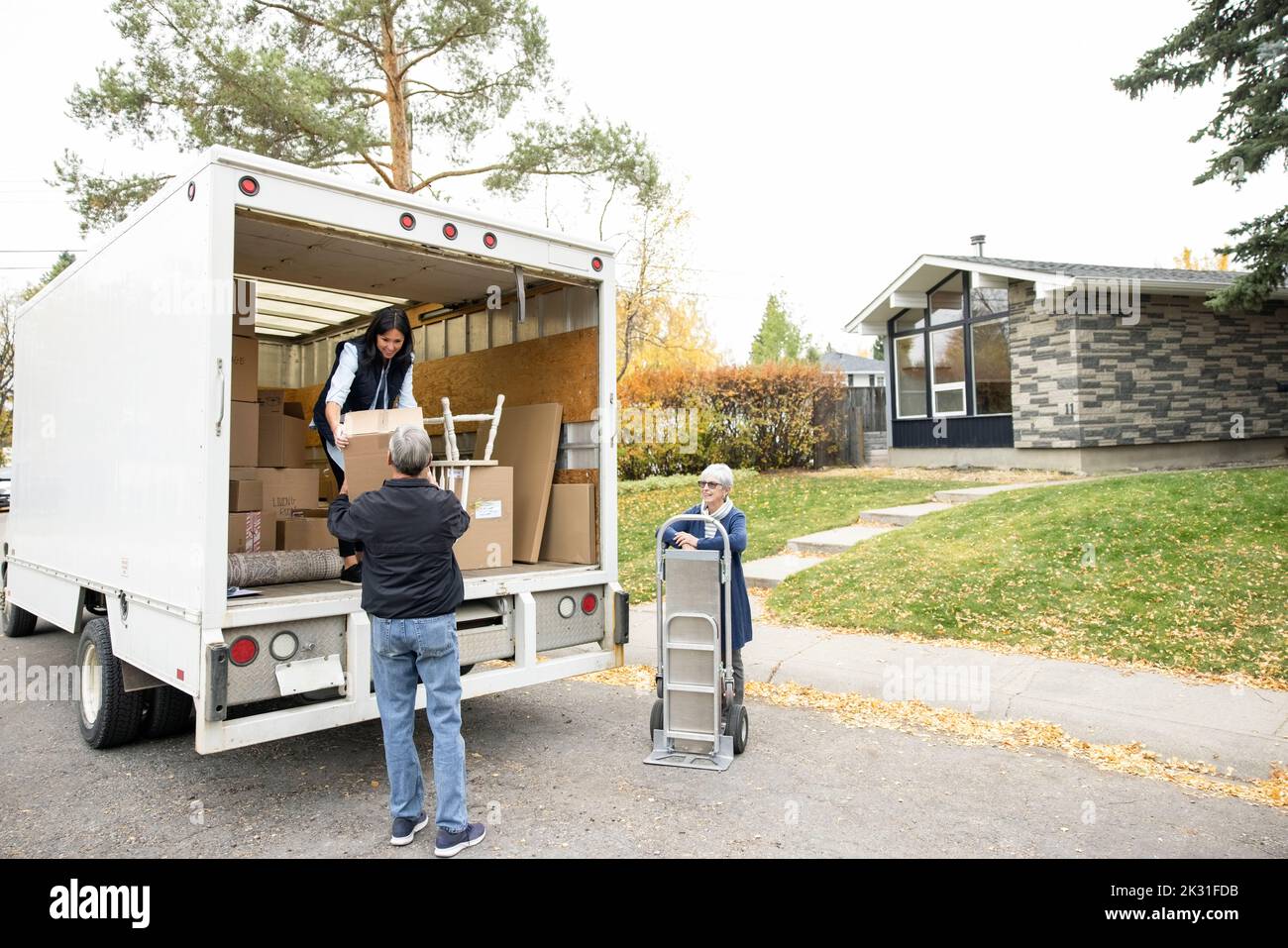 Moving into new home and parents help hi-res stock photography and ...