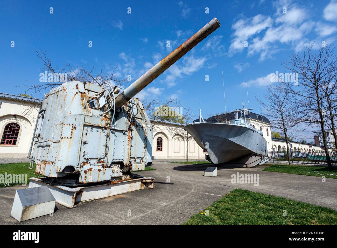 Military History Museum of the Bundeswehr in Dresden, ship gun and ...