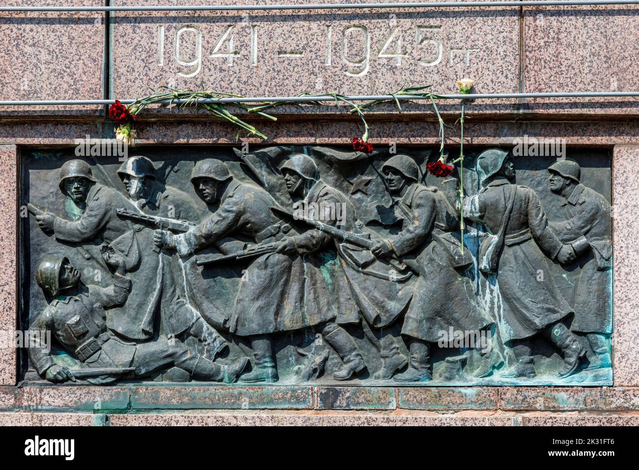 Soviet memorial in Dresden, memorial to the Red Army on Olbrichtplatz ...