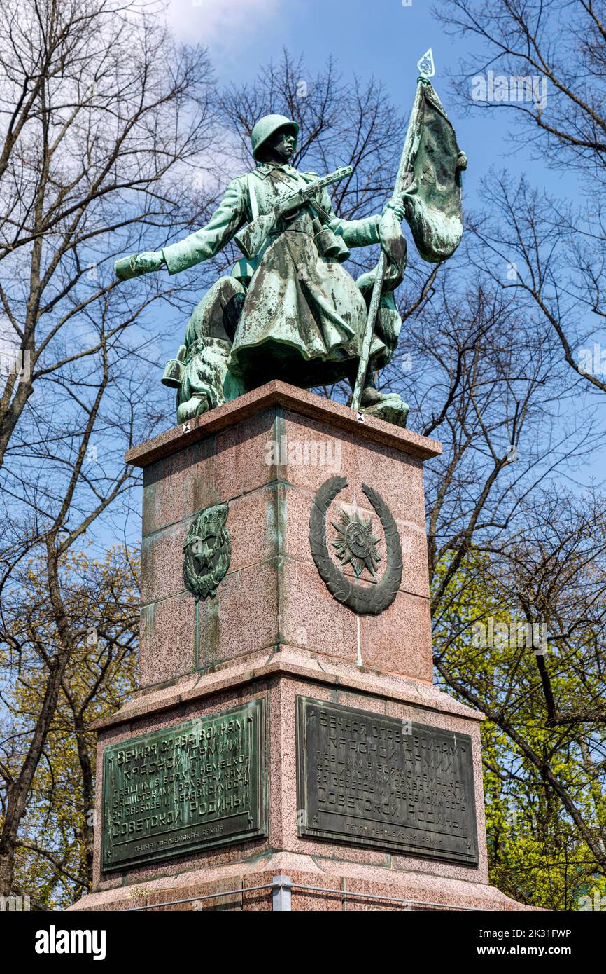 Soviet memorial in Dresden, memorial to the Red Army on Olbrichtplatz ...