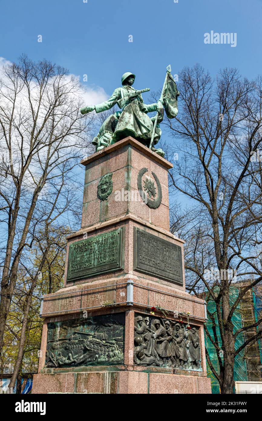 Soviet memorial in Dresden, memorial to the Red Army on Olbrichtplatz ...