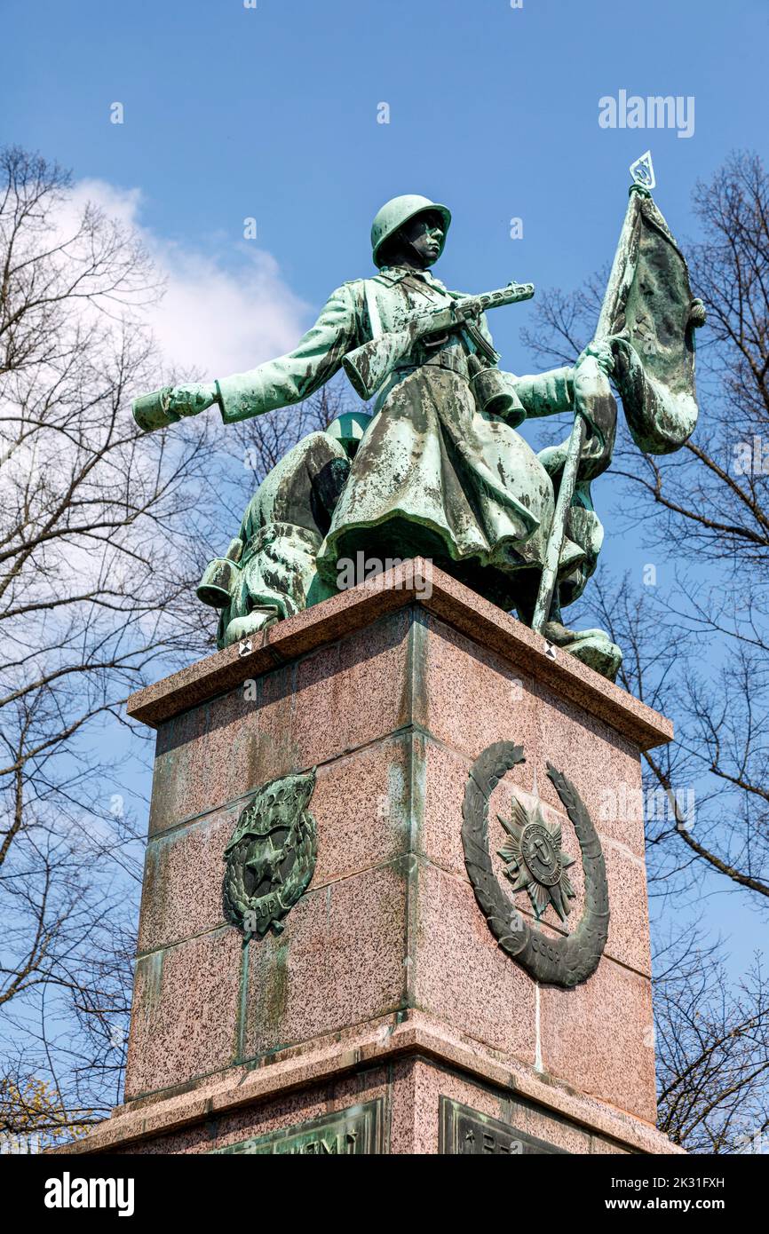 Soviet memorial in Dresden, memorial to the Red Army on Olbrichtplatz ...