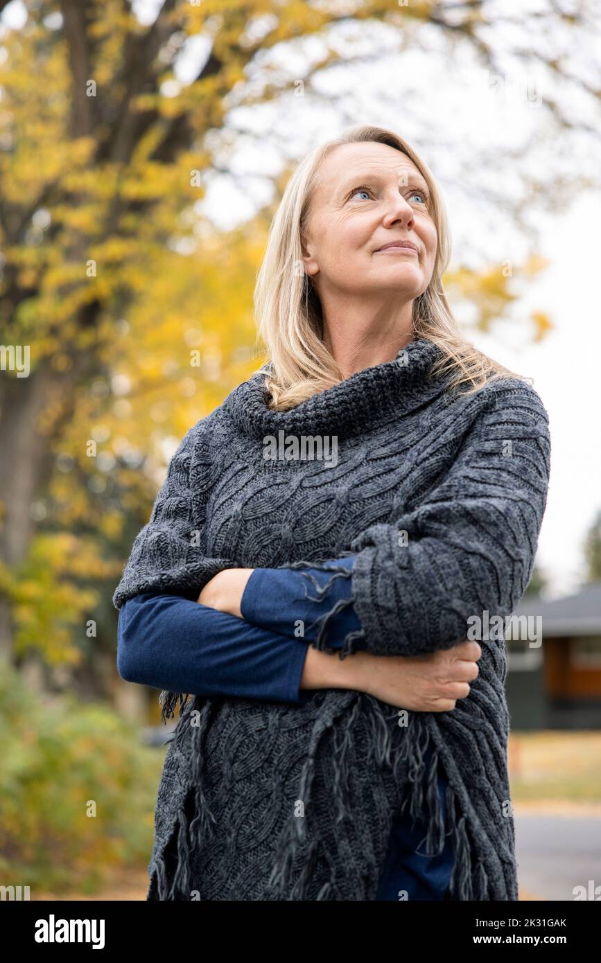 Beautiful woman outdoors beautiful woman hi-res stock photography and images - Alamy
