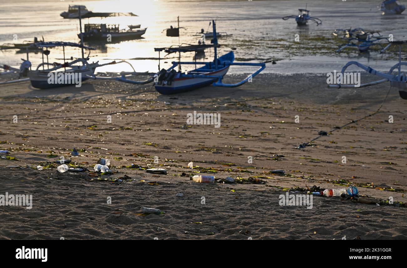 Bali beach plastic debris hi-res stock photography and images - Alamy