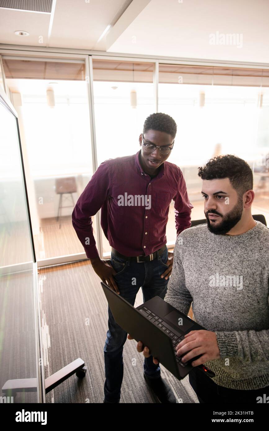 Laptop projection hi-res stock photography and images - Alamy