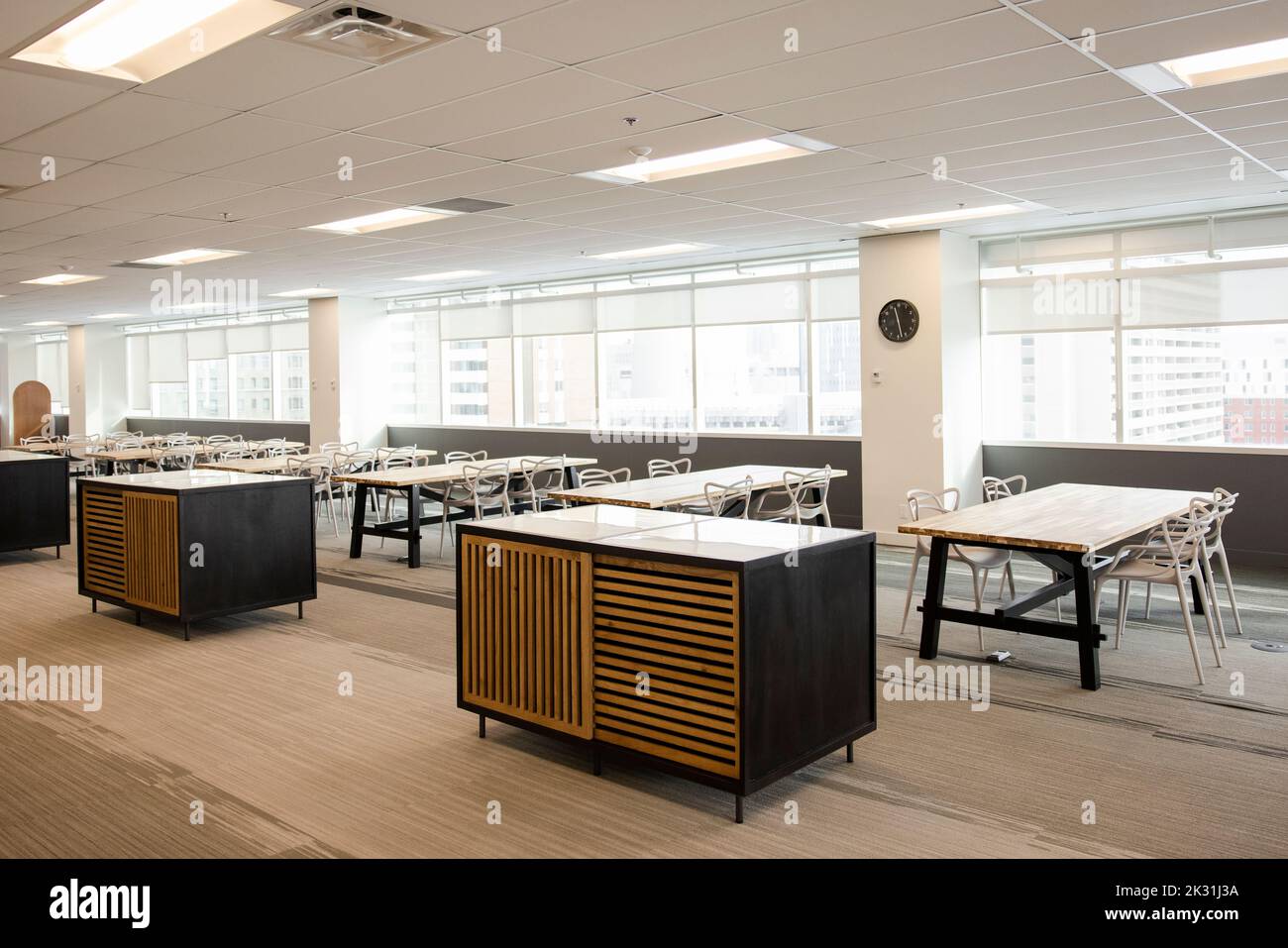 Modern open plan building hi-res stock photography and images - Alamy