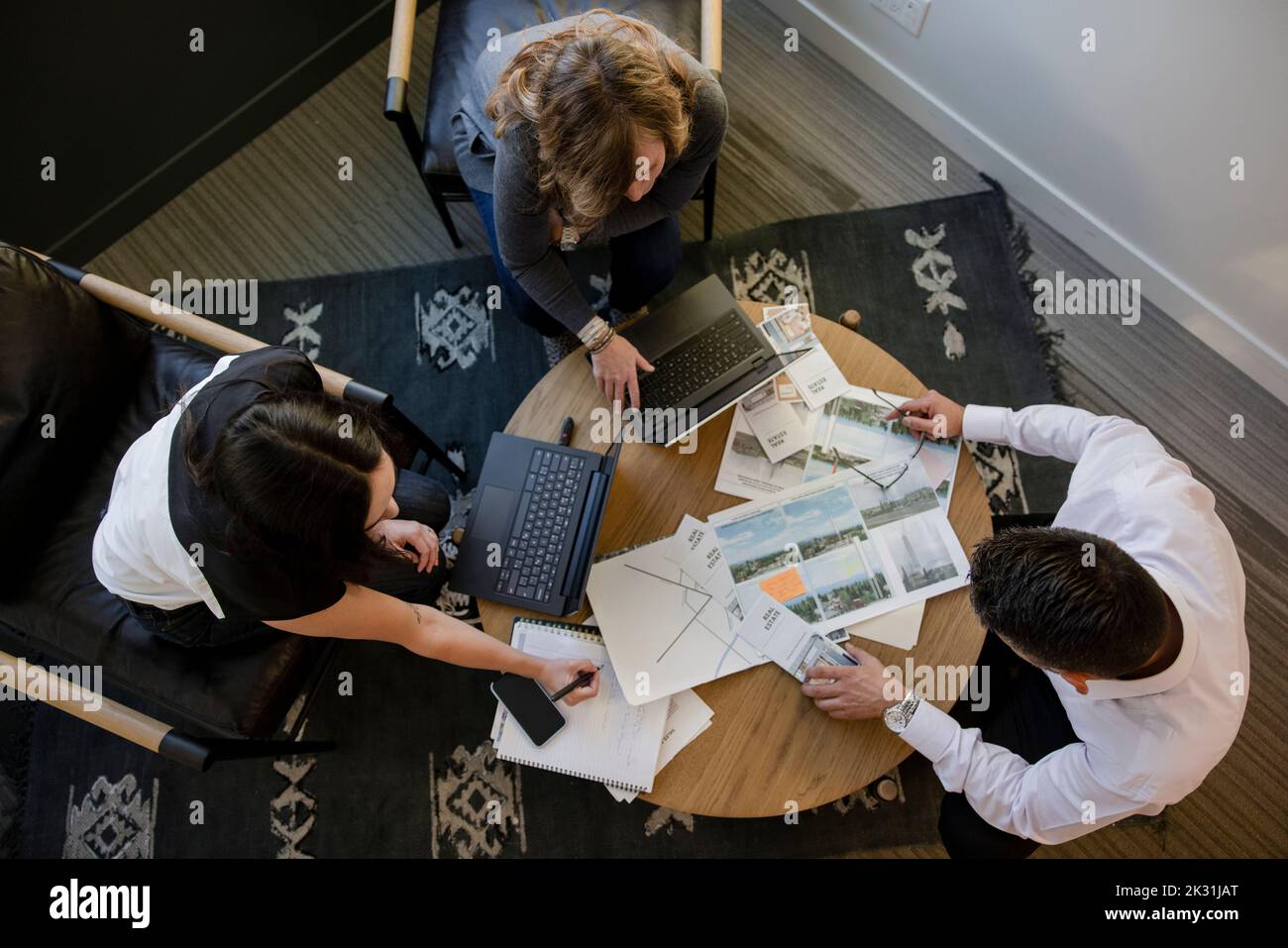 Above view group people sitting hi-res stock photography and images - Alamy