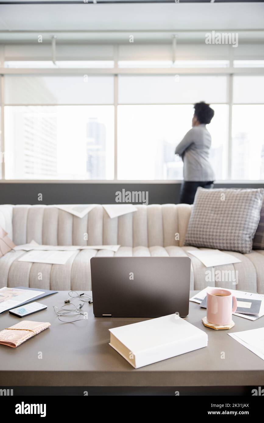 Out of office hi-res stock photography and images - Alamy