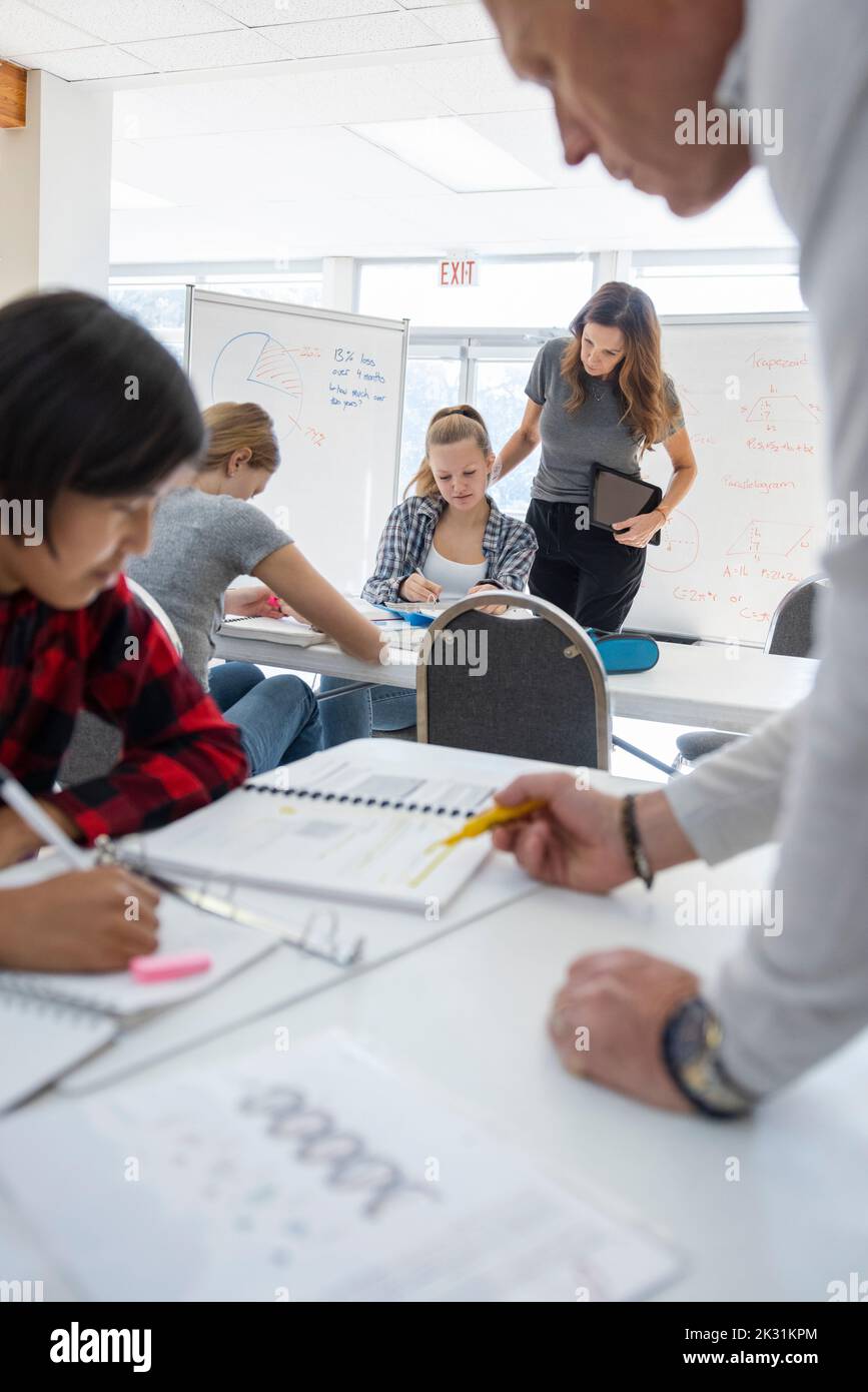 Classroom teachers problem solving hi-res stock photography and images ...