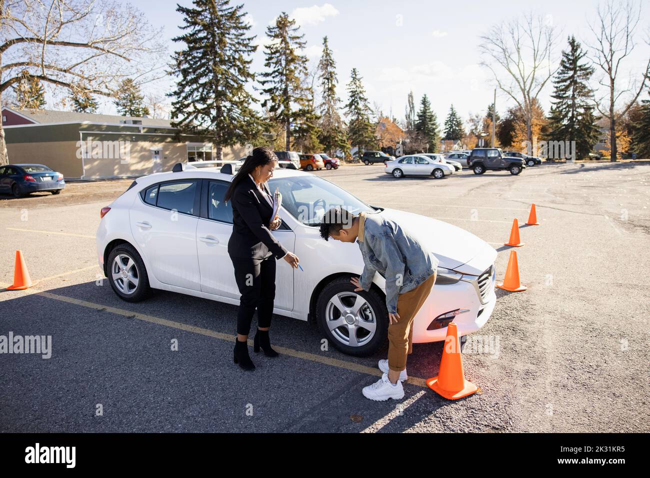 Inspecting car hi-res stock photography and images - Alamy