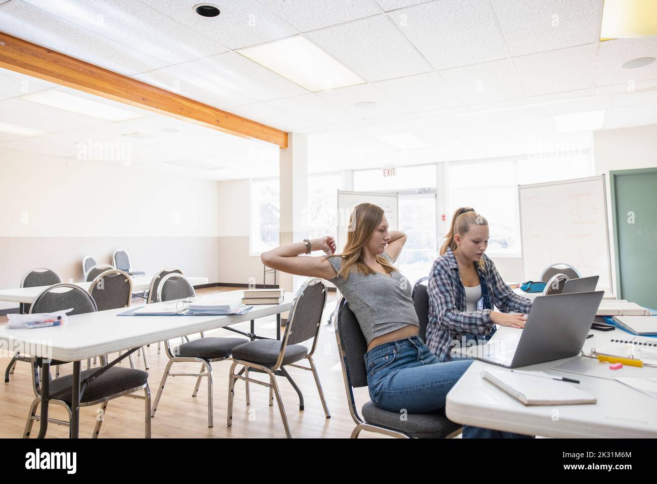 Teen classroom stretch hi-res stock photography and images - Alamy