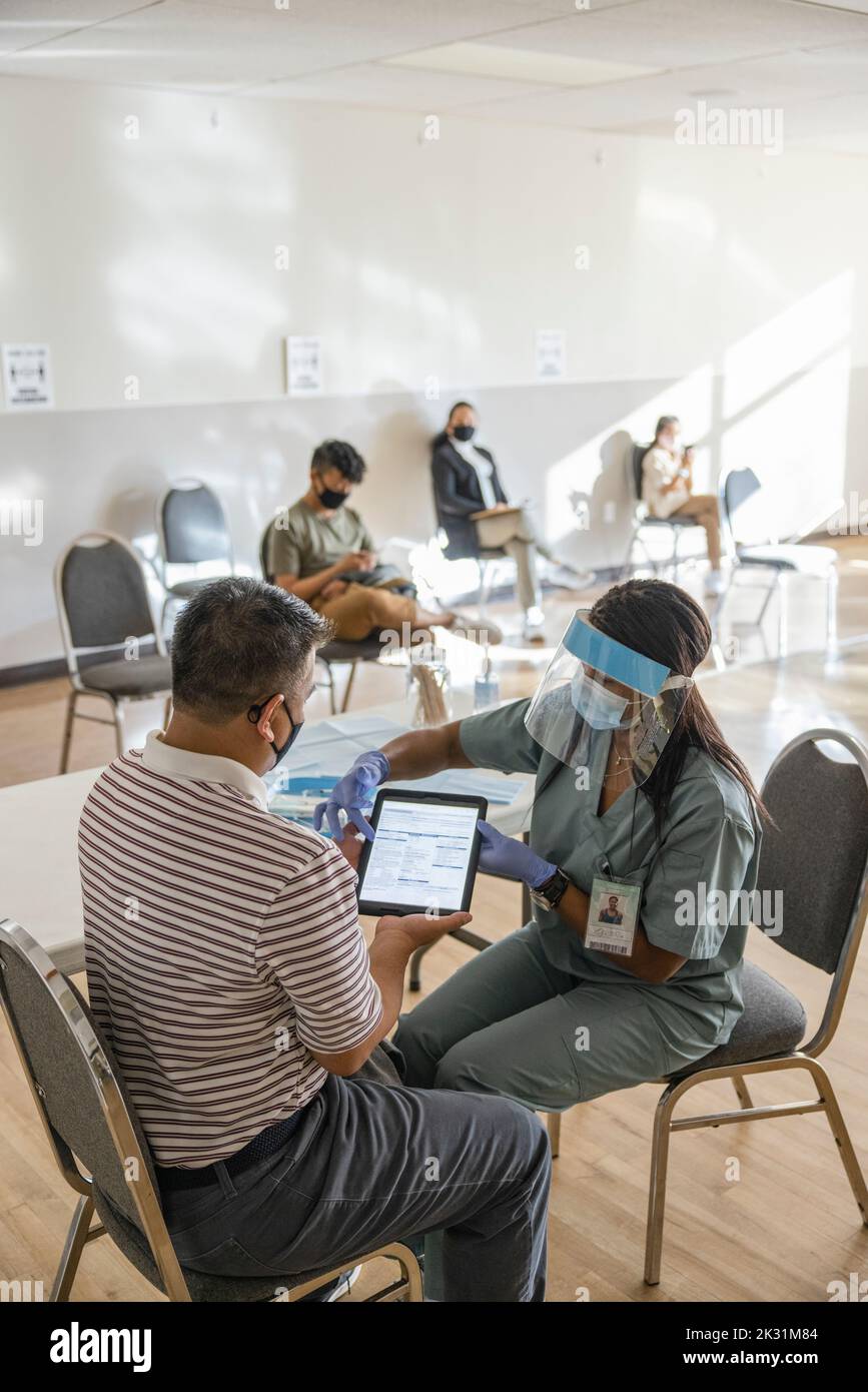 Ppe hospital women hi-res stock photography and images - Alamy