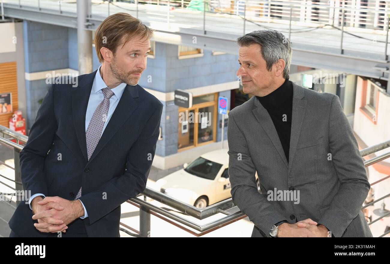 Cologne, Germany. 22nd Sep, 2022. Actors Jens Hajek (r) and Hugo Grimm have their picture taken ...