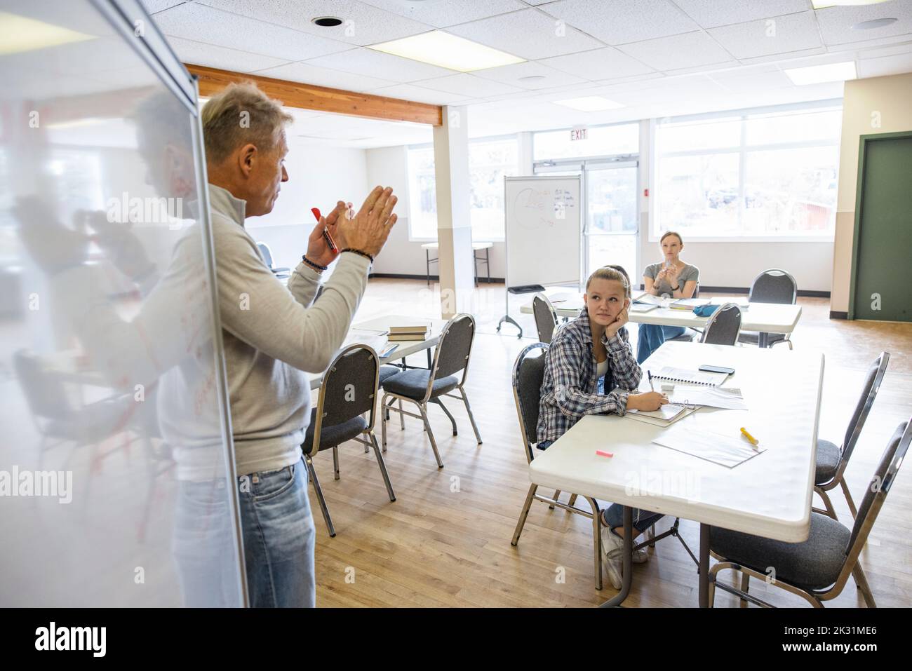 School classroom teacher lesson hi-res stock photography and images - Alamy