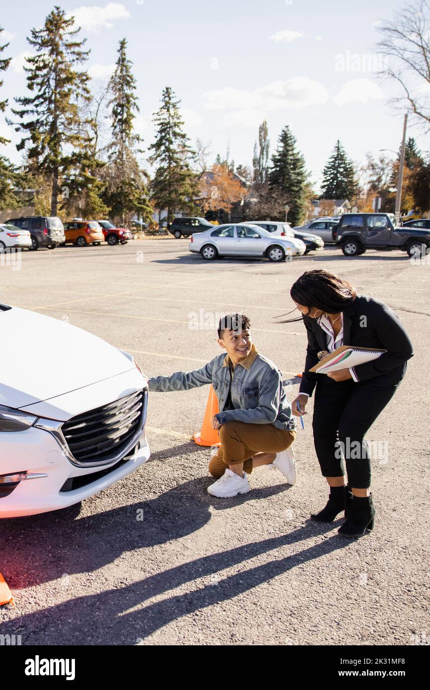 Inspecting car hi-res stock photography and images - Alamy
