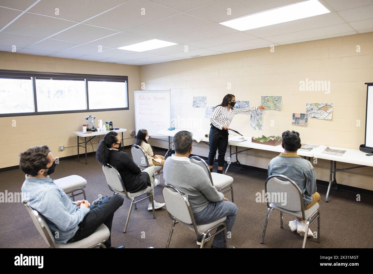 Community center meeting hall hi-res stock photography and images - Alamy