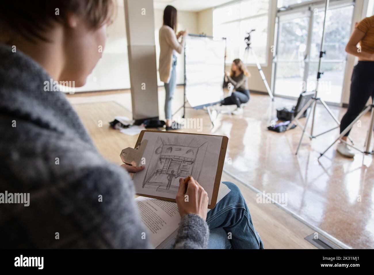 Sketching artist student hi-res stock photography and images - Alamy