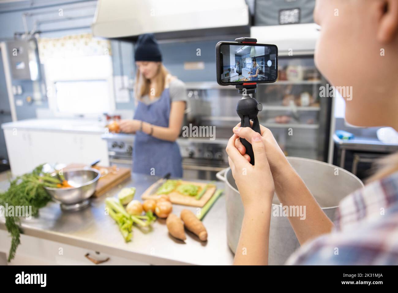 Two girls cooking in kitchen hi-res stock photography and images - Alamy