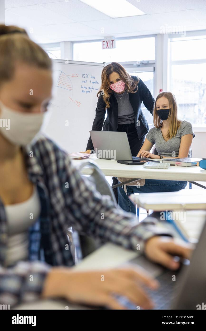 High school mask classroom hi-res stock photography and images - Alamy