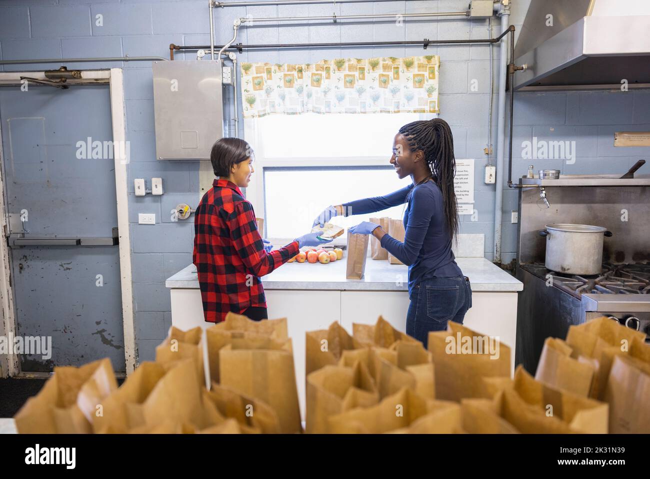 Child school lunch counter hi-res stock photography and images - Alamy