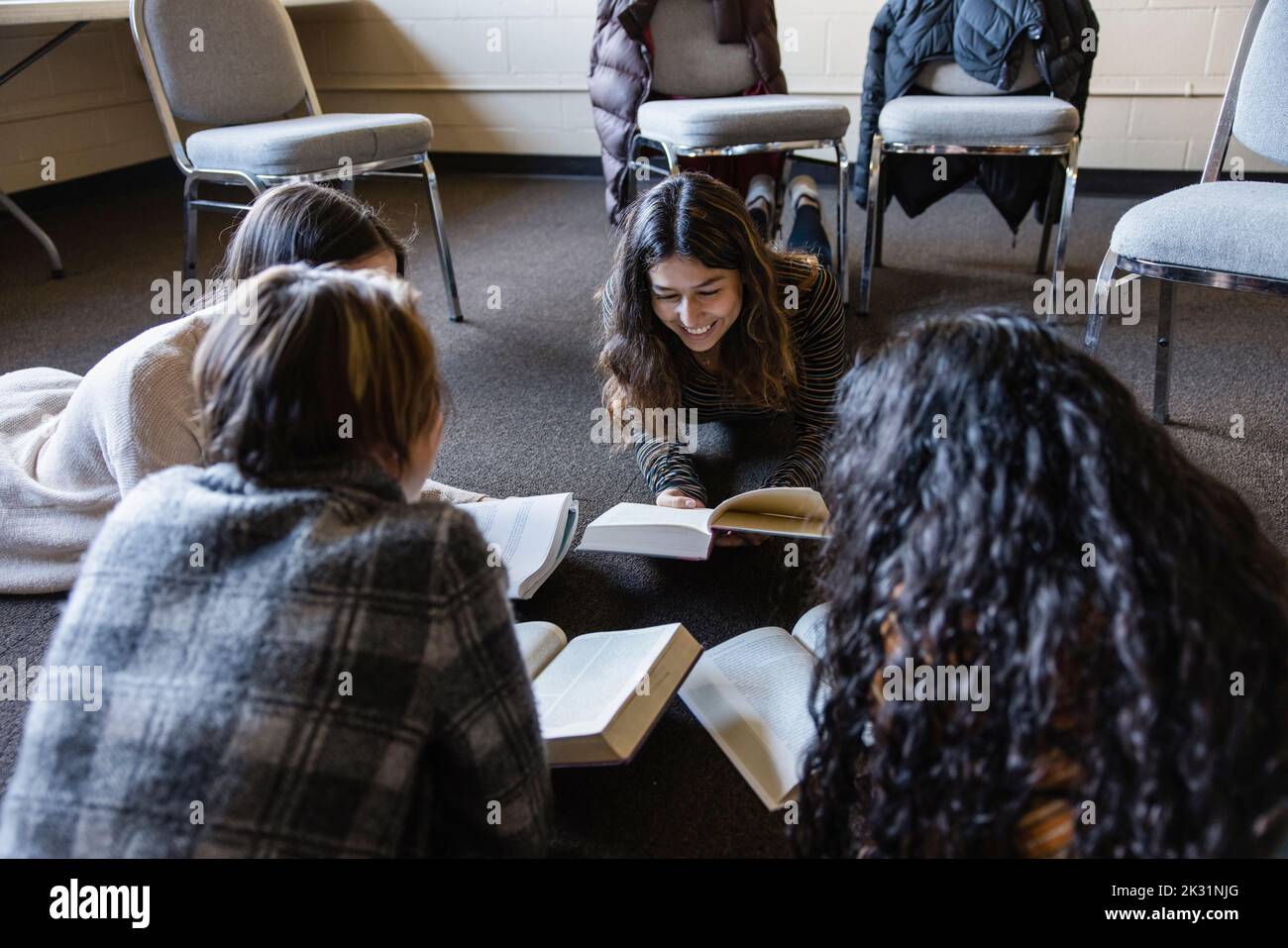 Happy girls classroom hi-res stock photography and images - Alamy