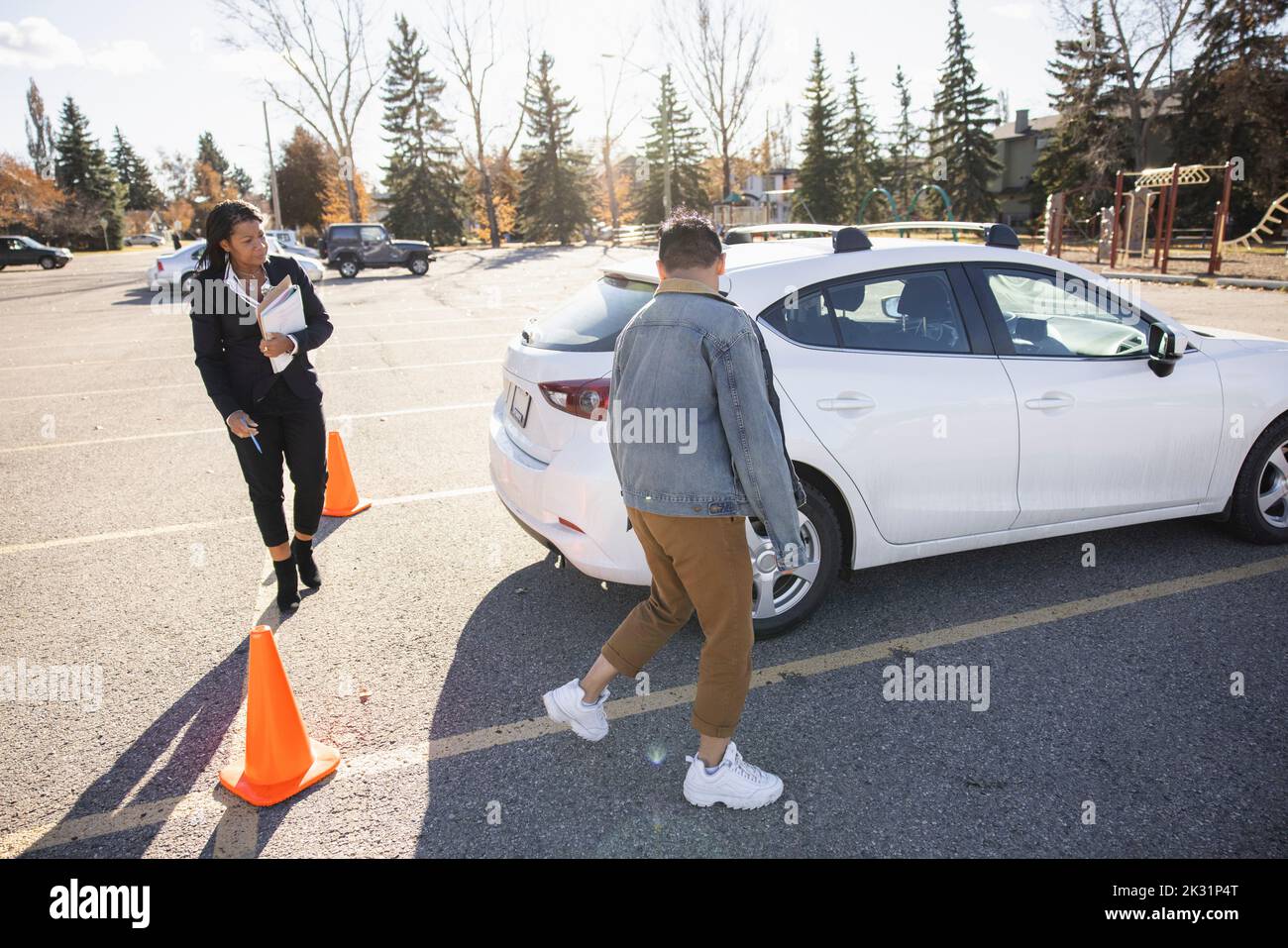 Car in parking hi-res stock photography and images - Alamy