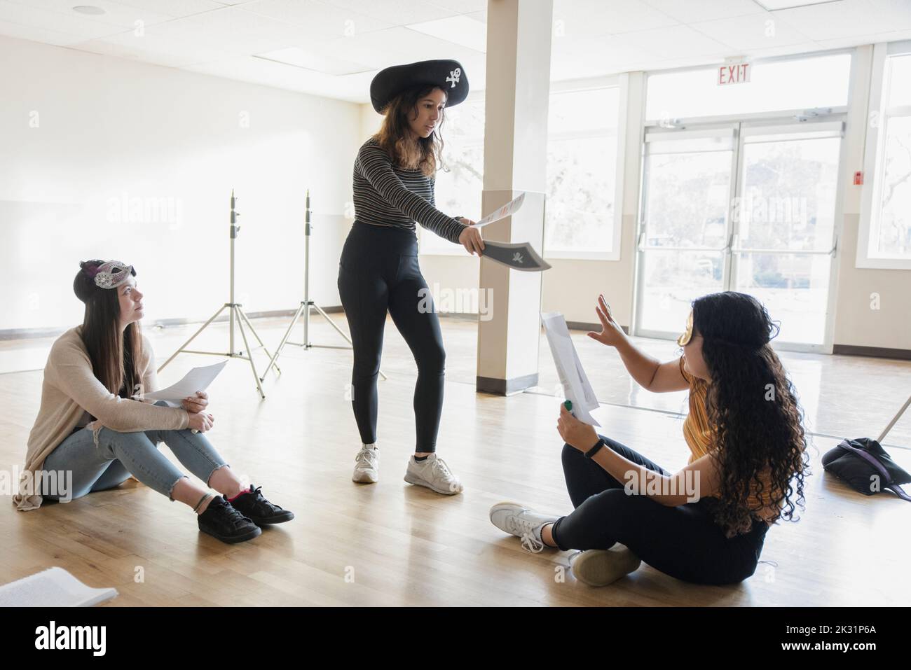 Drama student reading hi-res stock photography and images - Alamy
