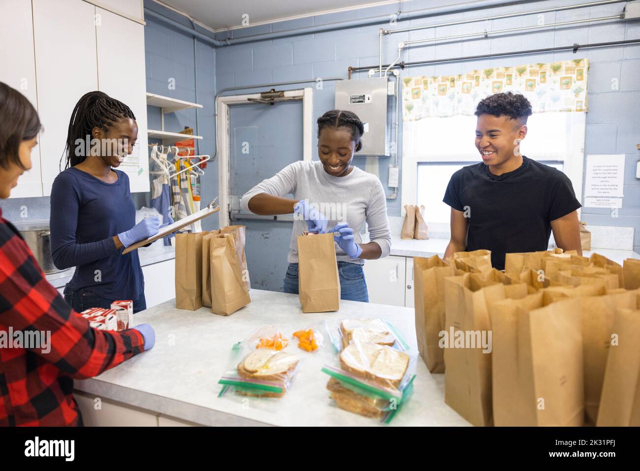 Child school lunch counter hi-res stock photography and images - Alamy